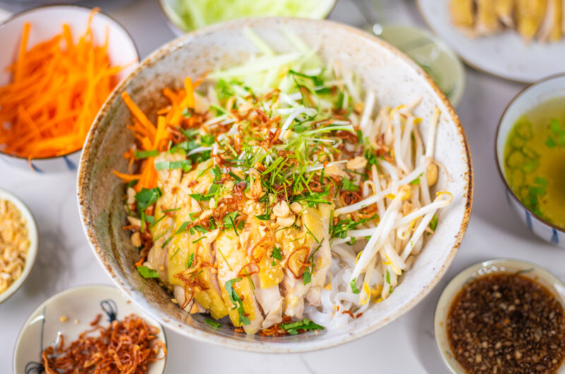 Phở gà trộn • Vietnamese dry chicken noodle bowl – MM Bon Appétit